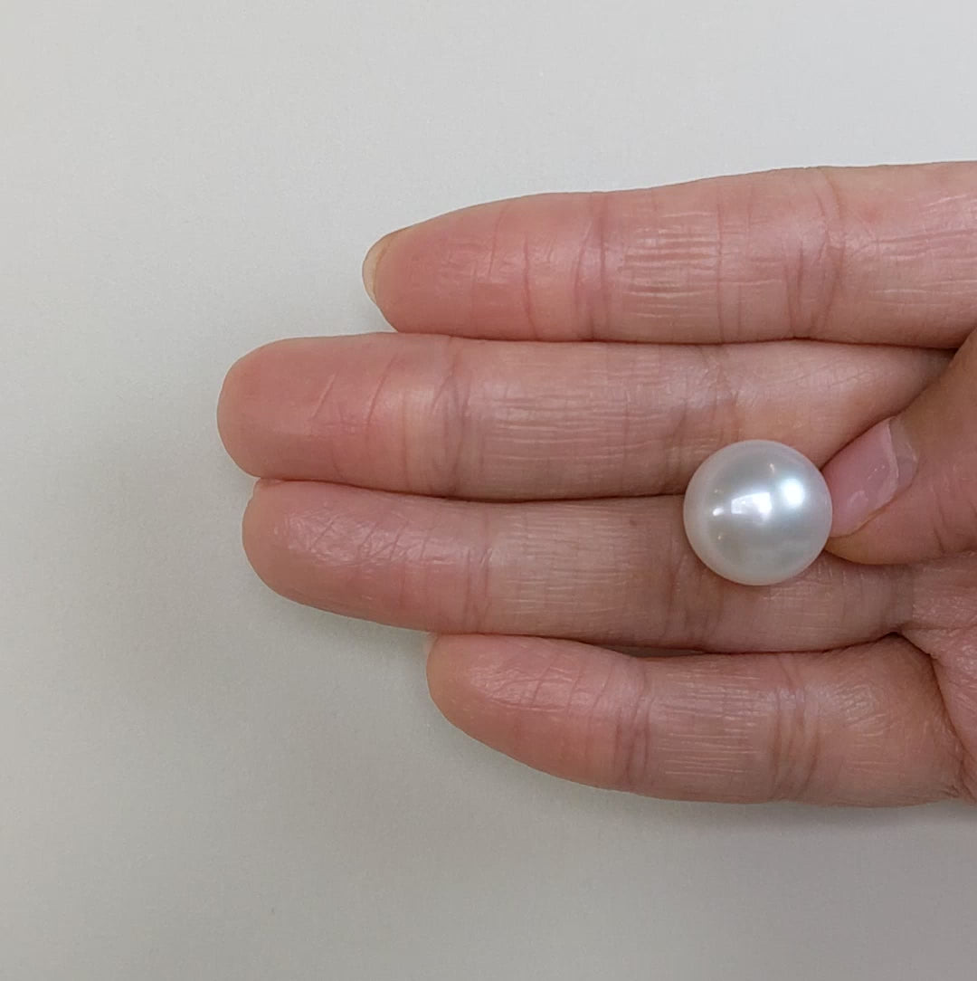 Single Button 14 mm pearl, Flawless Complexion, AA Lustre, White ...