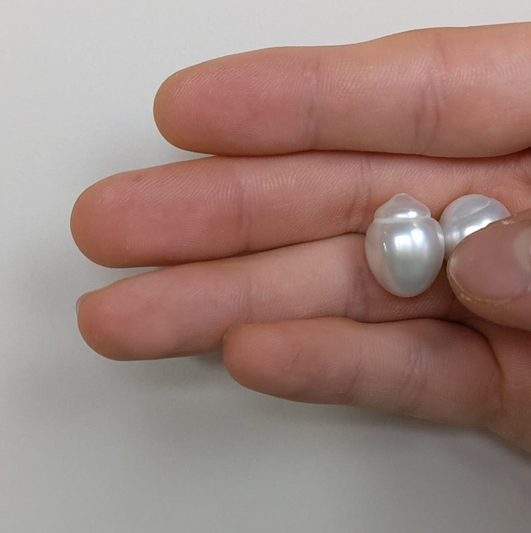 Pair of Topped Drop 13 mm pearls, Flawless Complexion, AAA/AA Lustre ...
