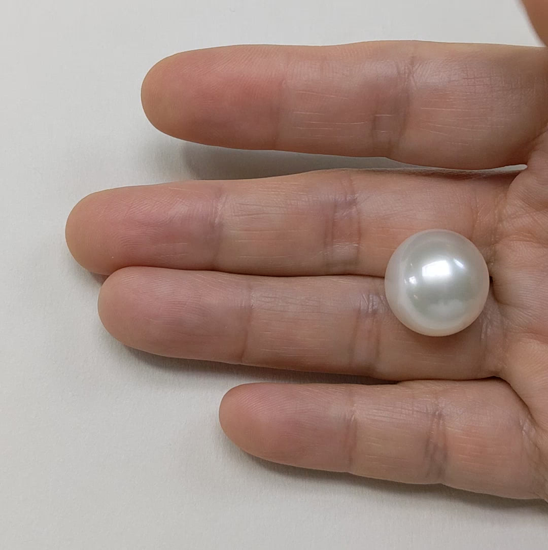 Single Oval 15 mm pearl, Flawless Complexion, AA Lustre, White with Gr ...
