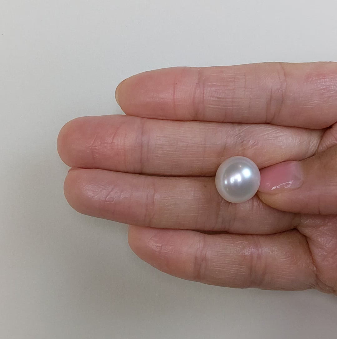 Single Oval 12 mm pearl, Flawless Complexion, AA Lustre, White ...