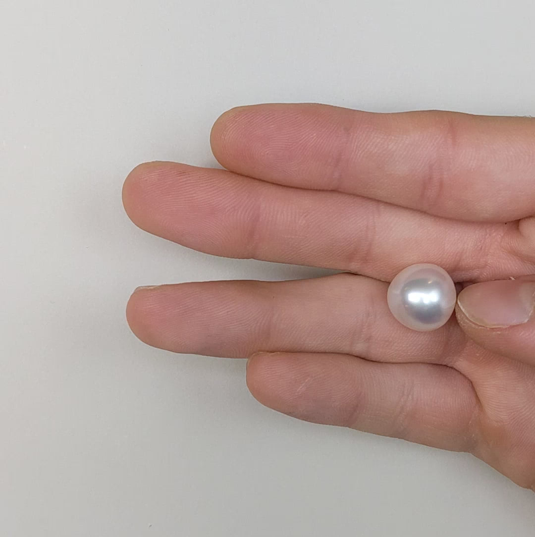 Single Triangle 13 mm pearl, Flawless Complexion, AAA/AA Lustre, White ...