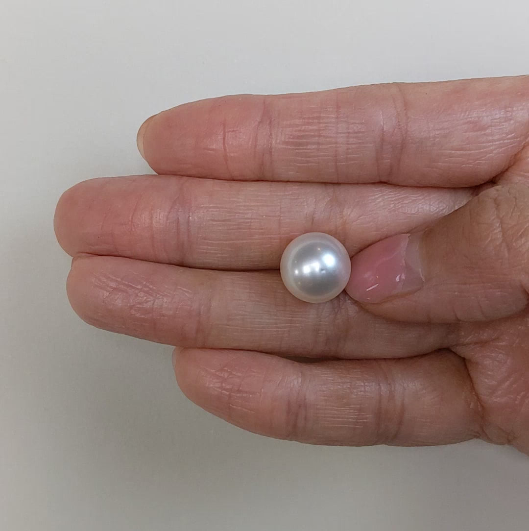 Pair of Round 11 mm pearls, Very Slightly Included Complexion, AAA/AA ...