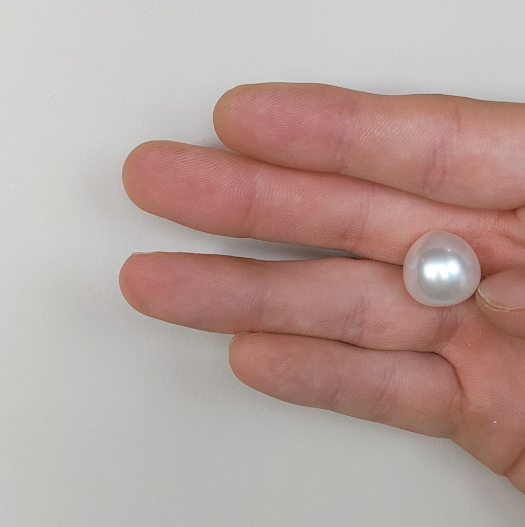 Single Triangle 15 mm pearl, Flawless Complexion, AAA/AA Lustre, White ...